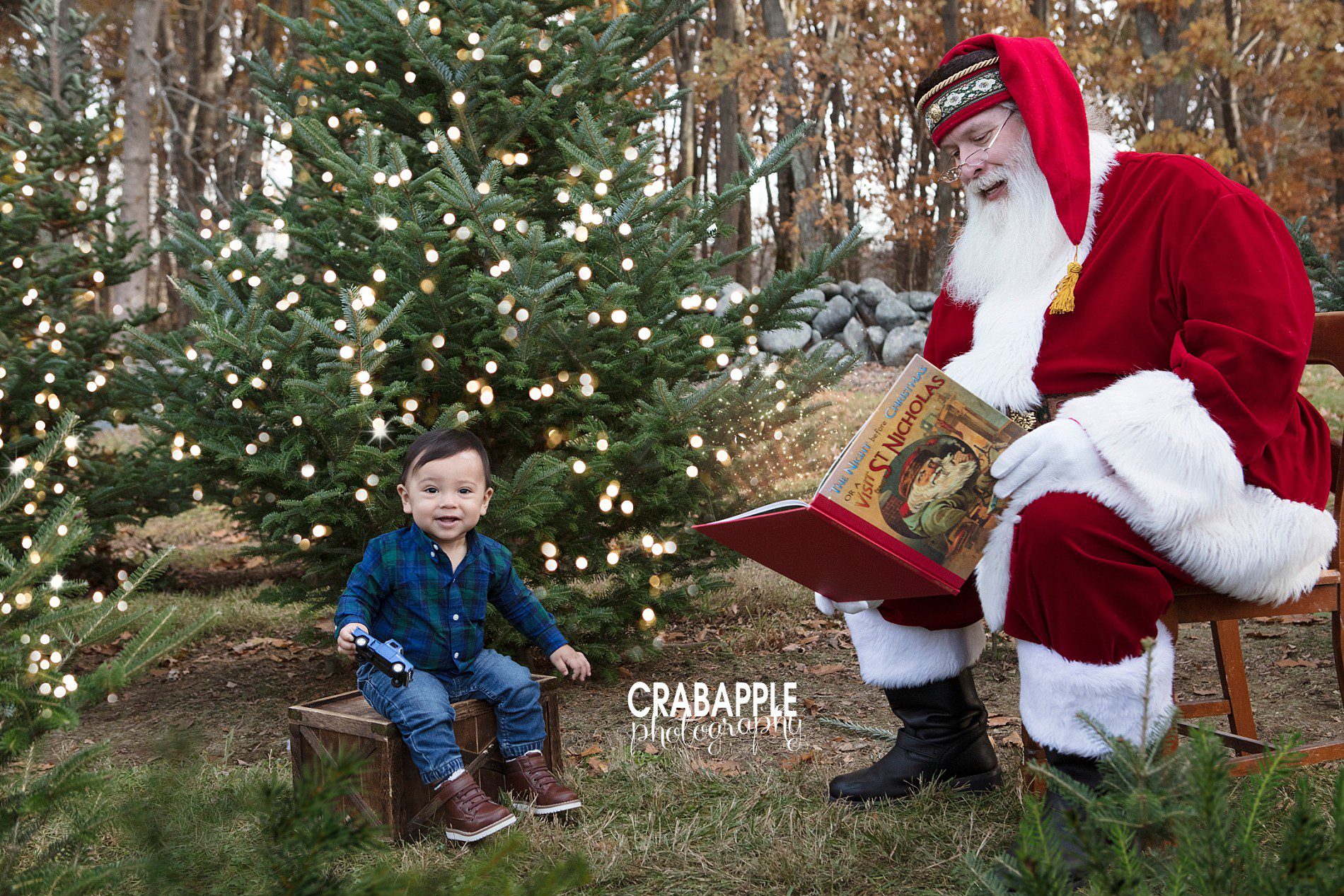 Outdoor Santa Claus Photos · Crabapple Photography