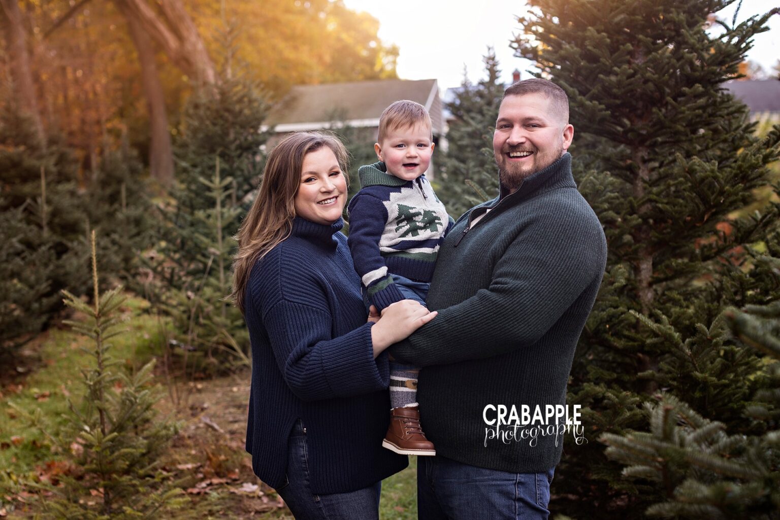 What to Wear :: Tree Farm Family Pictures · Crabapple Photography