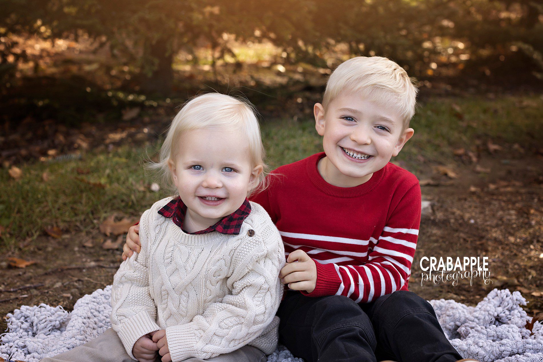 What to Wear :: Tree Farm Family Pictures · Crabapple Photography
