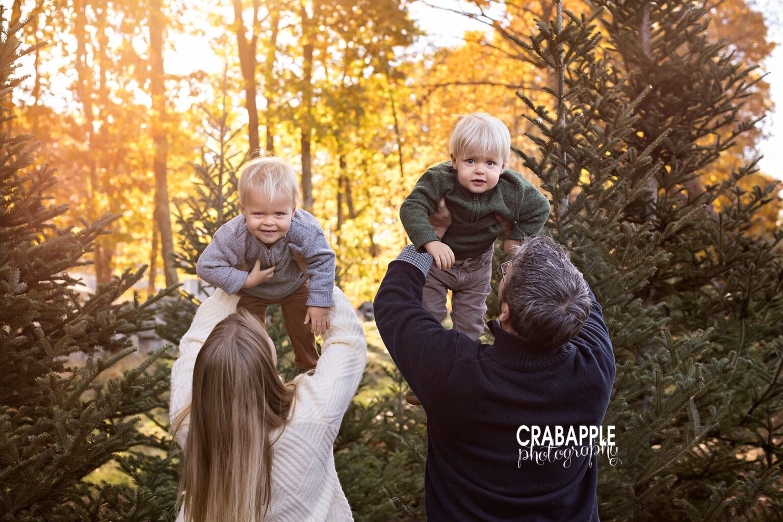 Tree Farm Mini Sessions :: Family Photos · Crabapple Photography