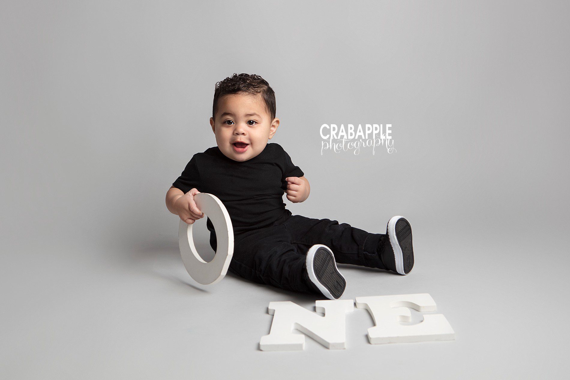 Black and Gray Cake Smash :: Mr. D · Crabapple Photography