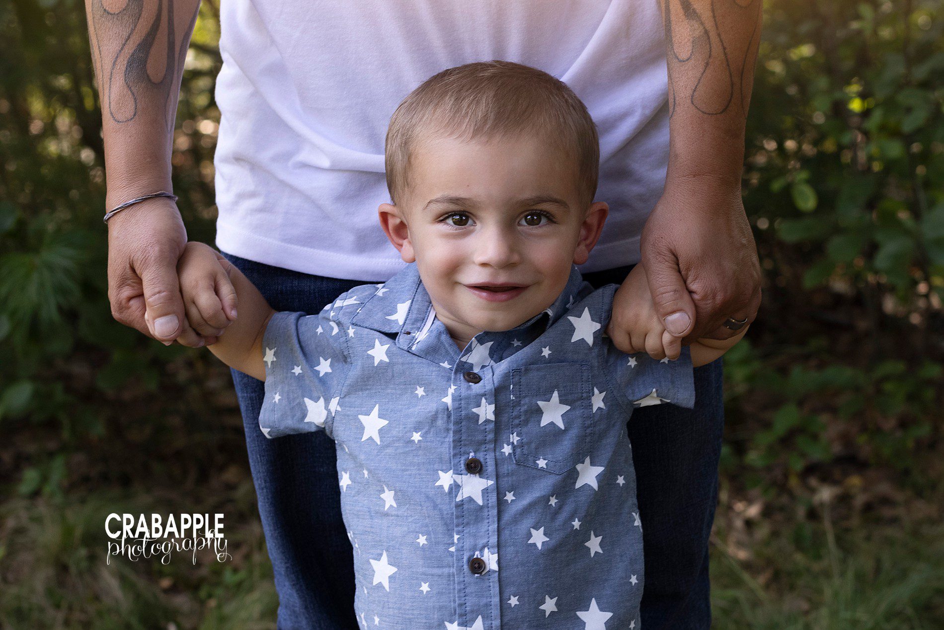 Outdoor Family Photoshoot Inspiration · Crabapple Photography