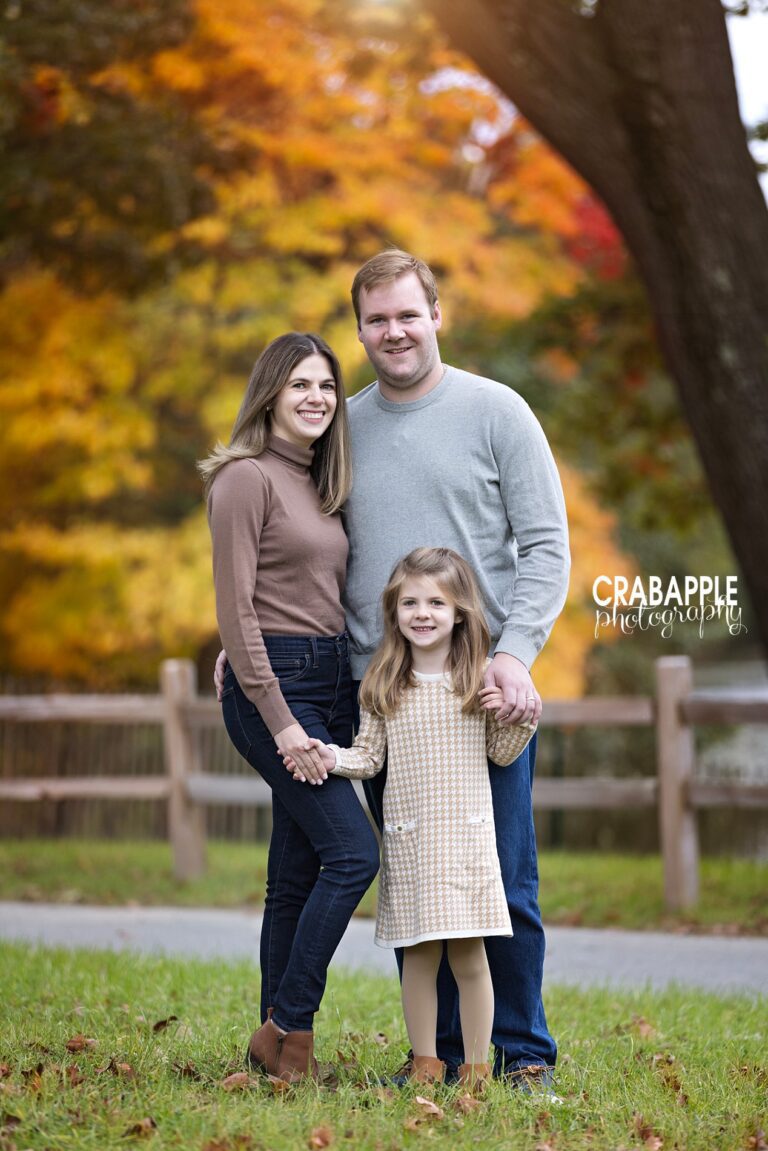 Must Have Poses for Outdoor Family Photos · Crabapple Photography