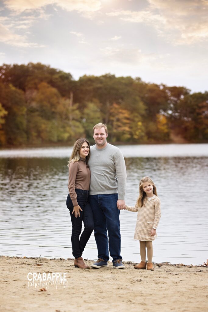 Must Have Poses for Outdoor Family Photos · Crabapple Photography