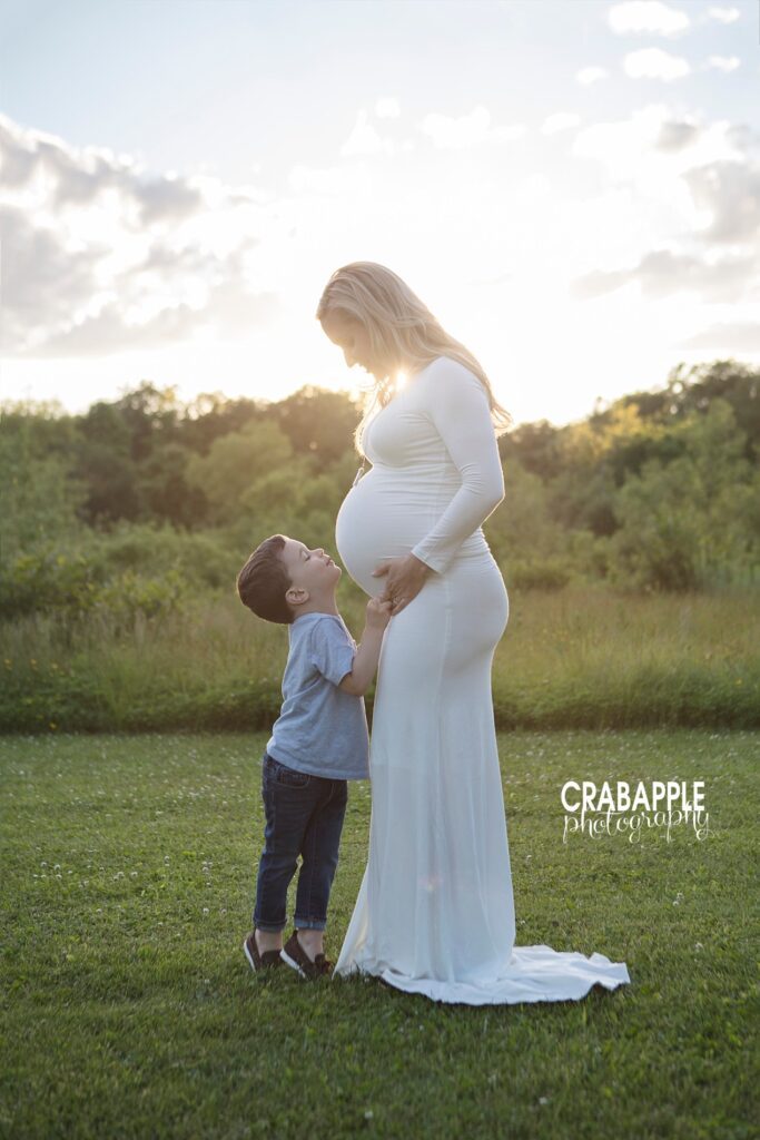Top Maternity Poses :: Just Mom · Crabapple Photography